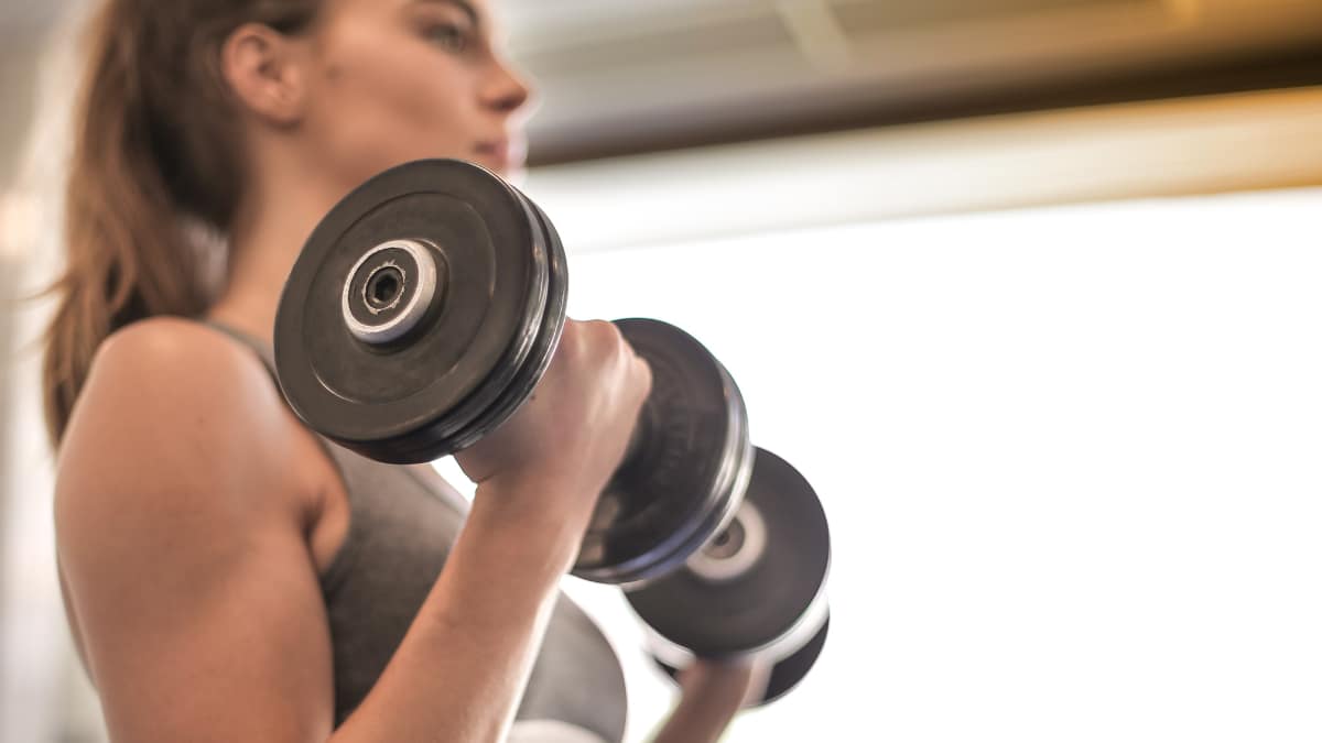 7 MYTHS ABOUT WOMEN AND WEIGHTLIFTING: WHAT YOU NEED TO KNOW - Konquer ...